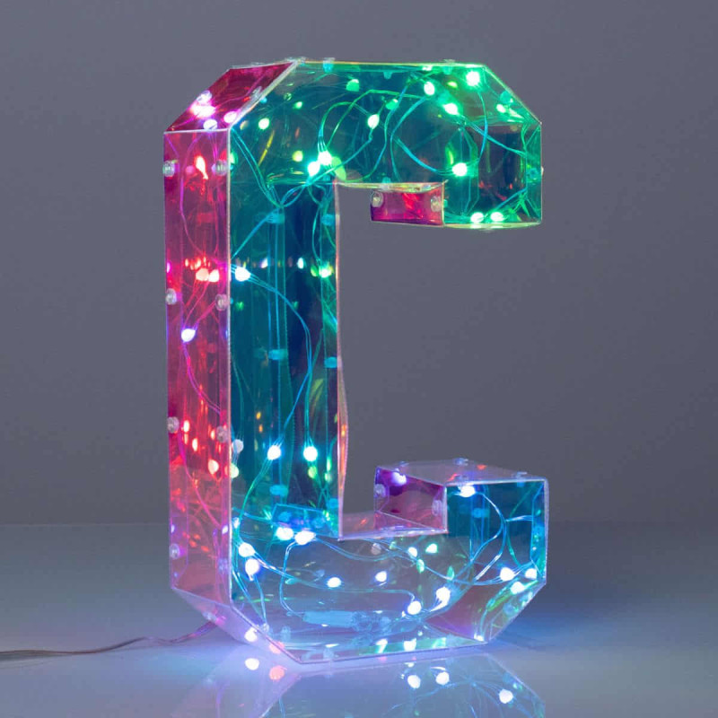 Lámpara letra c iluminada + hub usb - hipergol.com