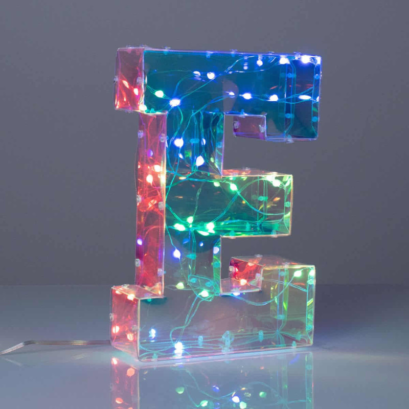 Lámpara letra e iluminada + hub usb - hipergol.com