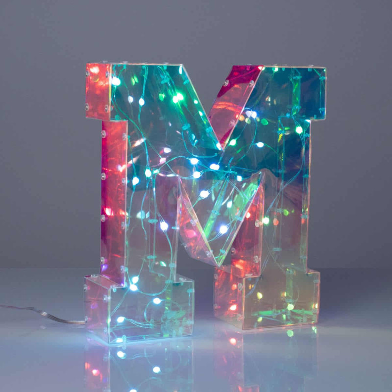 Lámpara letra m iluminada + hub usb - hipergol.com