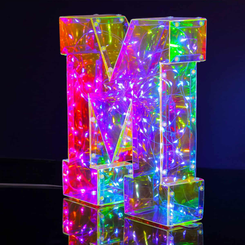 Lámpara letra m iluminada + hub usb - hipergol.com