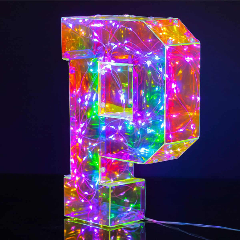 Lámpara letra p iluminada + hub usb - hipergol.com